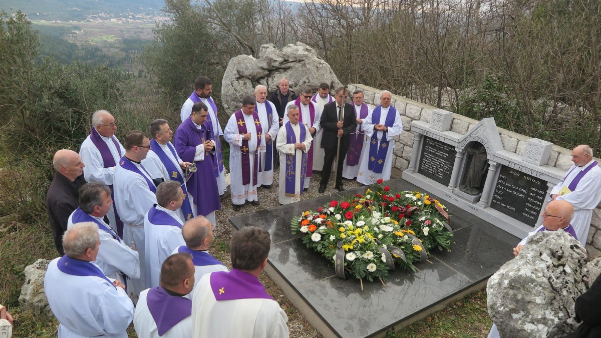 U Pičetama pokopan maestro don Miho Demović (1934.-2023.) - Dubrovačka ...